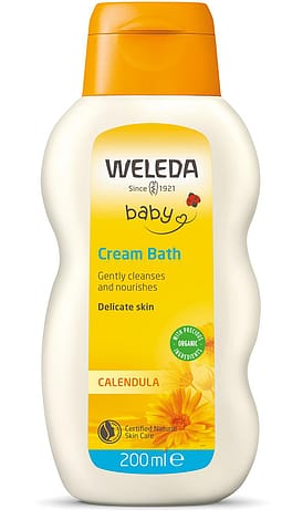 Bathing the baby: Tips for a relaxing bath time | Weleda